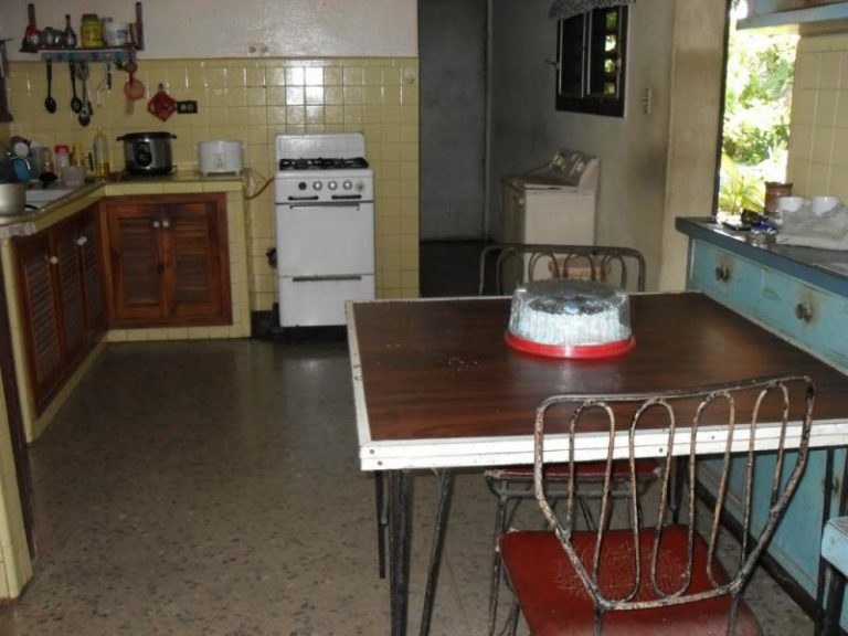 Cuba Property SalesDetached house with garage and spacious in Fontanar ...